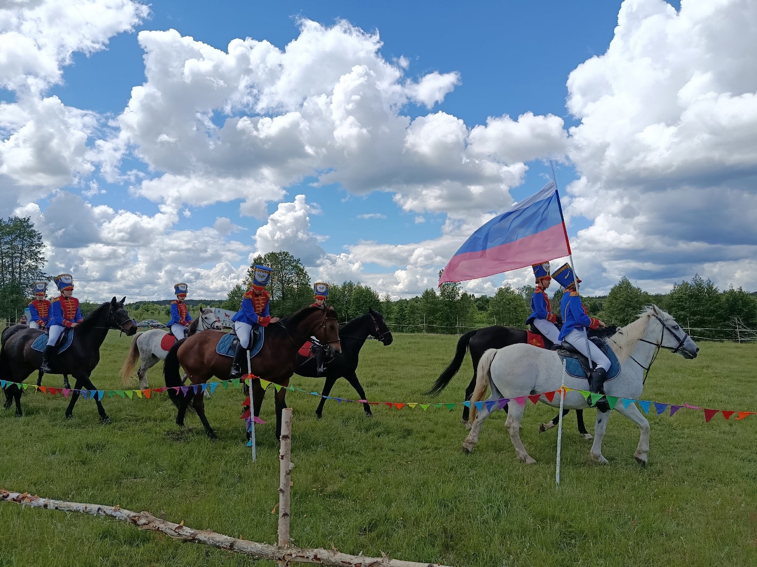 Губернатор Клычков показал, как умеет обращаться с шашкой на празднике ...